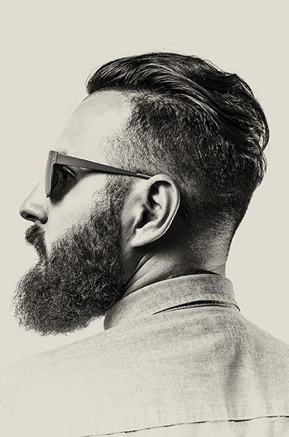 Esempio di barba lunga sul mento, foto in bianco e nero