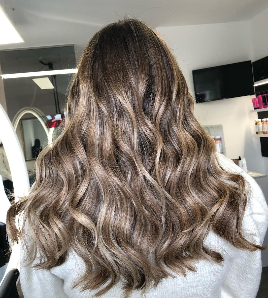 Capelli biondo cenere: a chi stanno bene e perché sceglierli