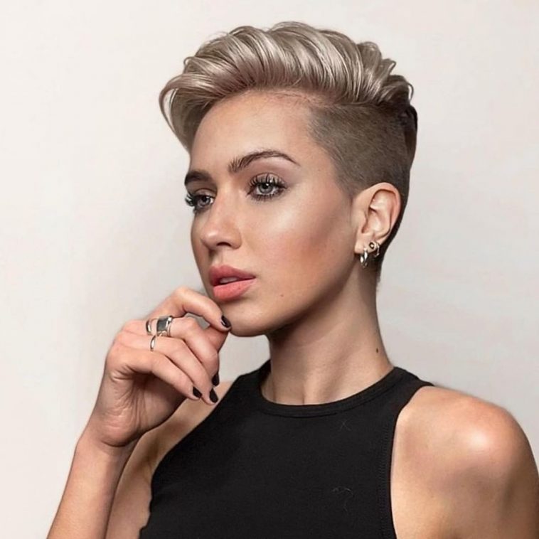 35 tagli di capelli corti, i pixie cut con ciuffo dallo stile sbarazzino adatti a tutte le donne