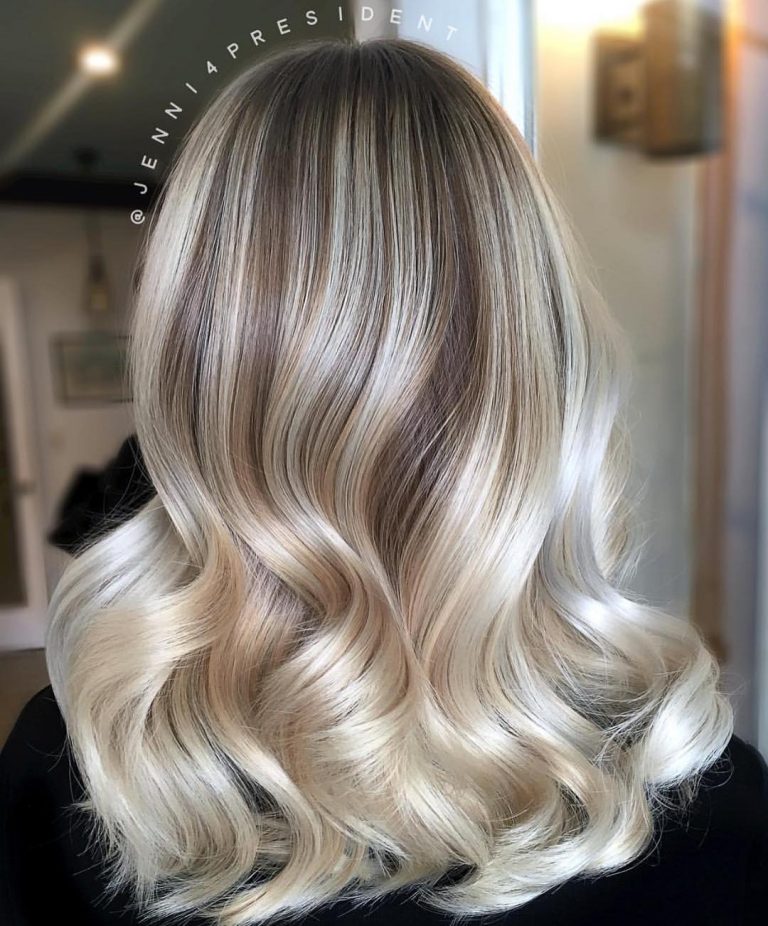 Balayage biondo freddo su capelli medi e lunghi, look simili da cui ...
