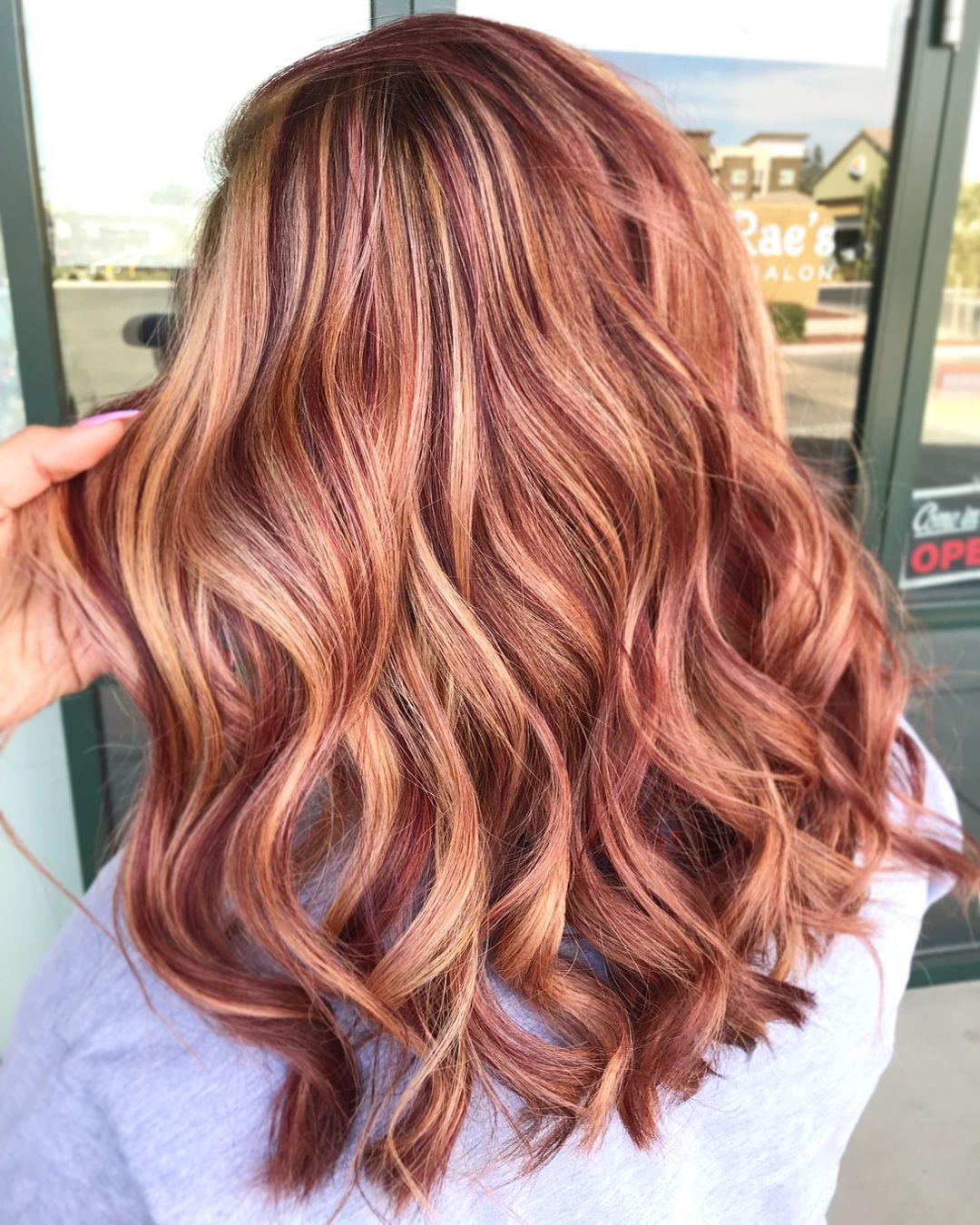 Capelli lunghi colorati ed ondulati, varie foto per dare una scossa al ...