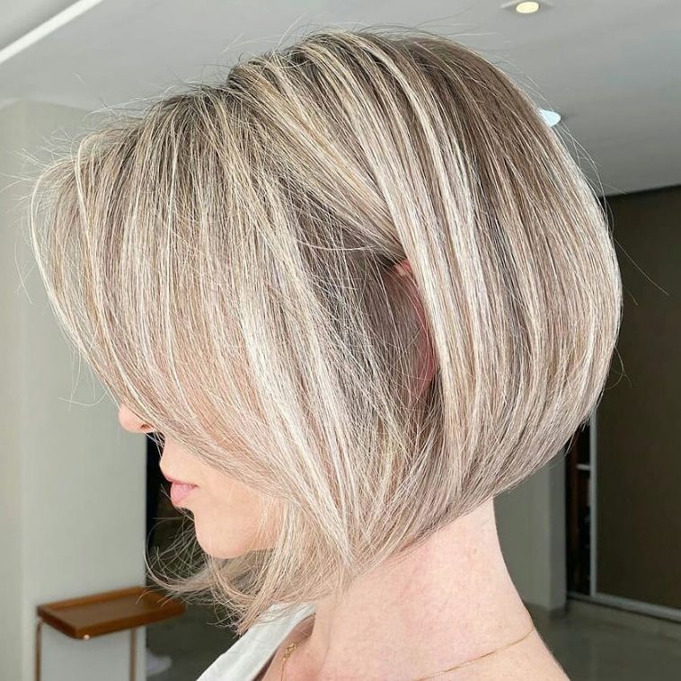 30 tagli di capelli corti, caschetto scalato e con ciuffo presentato in ...