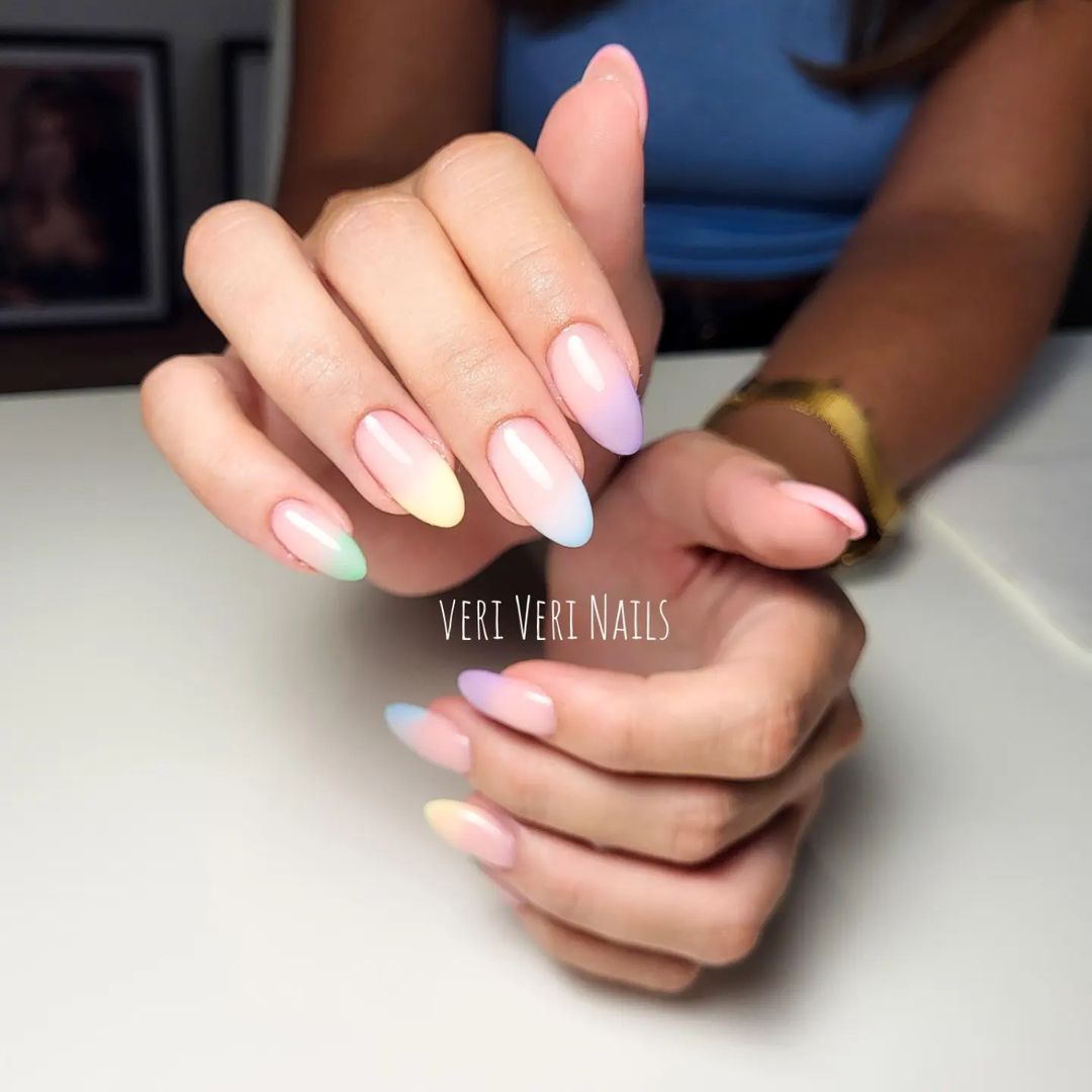 Unghie pastello 2022: le Nail art nei colori più delicati da provare