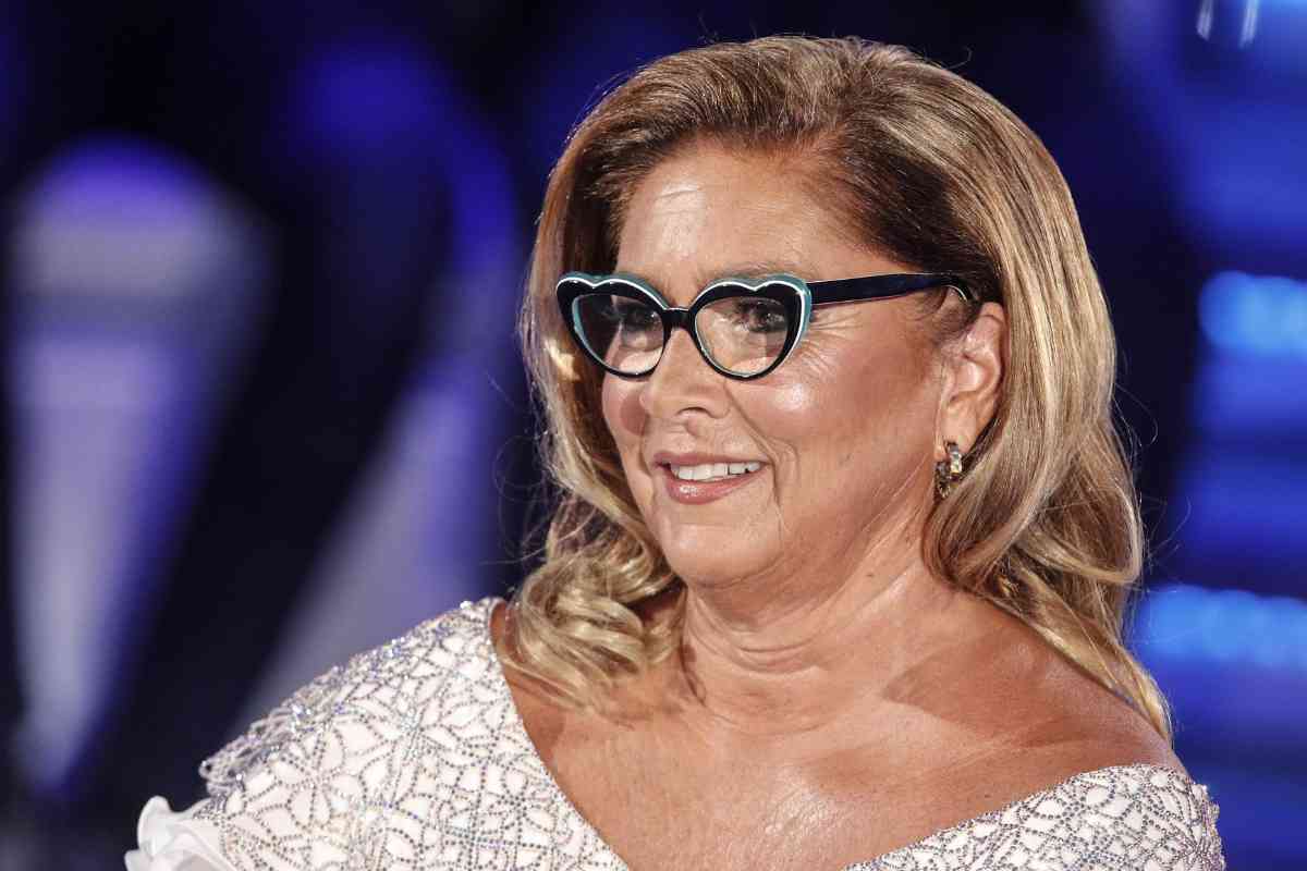 Romina Power irriconoscibile: look stravolto e addio capelli lunghi